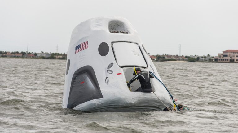 SpaceX Revealed New Dragon Landing Method without Parachute Shocked ...
